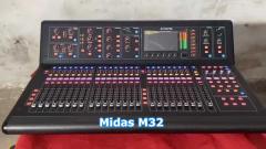 Second-hand M32 digital mixing console