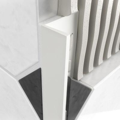Cina Profili di alluminio di transizione della disposizione delle mattonelle della striscia di transizione per le strisce del sigillante dei rivestimenti per pavimenti del bagno in vendita