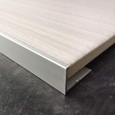 Cina Profili di alluminio di transizione della disposizione delle mattonelle della striscia di transizione per le strisce del sigillante dei rivestimenti per pavimenti del bagno in vendita