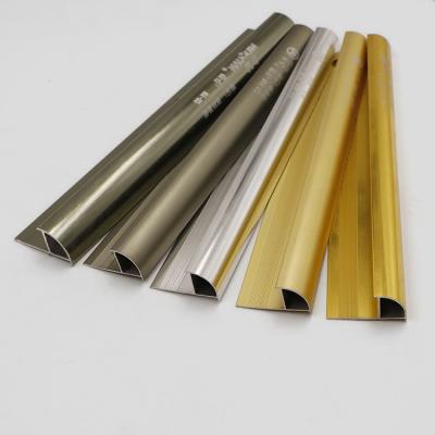 Cina T d'anodizzazione modella la disposizione di alluminio di alluminio del bordo del quadrato della disposizione 1.8m delle mattonelle in vendita