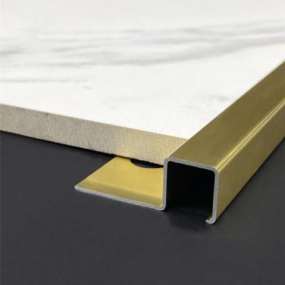 中国 Lは真鍮のタイルのトリム3.0mの陶磁器の角のかど金の転移ストリップを形づける 販売のため