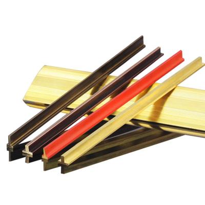 Cina La mobilia usa la disposizione a forma di L delle mattonelle delle strisce decorative d'ottone di 2.7m in vendita