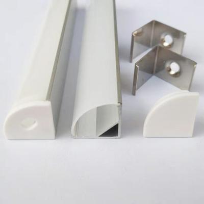 Cina 2.7m hanno messo il profilo di alluminio del LED per la luce di striscia principale in vendita