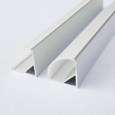 Cina 2.7m hanno messo il profilo di alluminio del LED per la luce di striscia principale in vendita