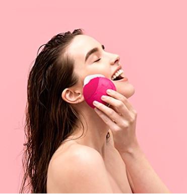 China Multifunction Small Sonic Brush Face Cleanser , Skin Cleaning Machine Massager for sale