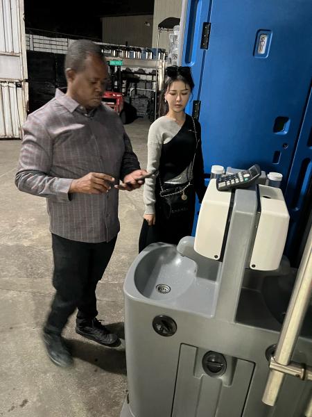 Quality HDPE Material Portable Toilet with 130L Water Tank and Easy Installation for Construction Sites for sale