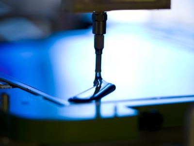 China Dispensador de cola de fluido para componentes centrais Máquina de colocação de cola totalmente automática Ab à venda