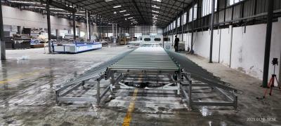 Cina 550 kg di peso Linea di spruzzatura di colla autonoma per pannelli EPS XPS o Honeycomb Aluminium in vendita