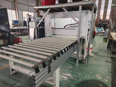 Cina 550 KG Dispensatore di miscela di resina PU a 2 componenti per pannello a nido di miele/porta ignifuga/tabella isolante in vendita