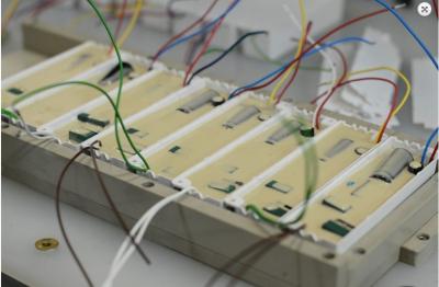 Cina Macchina per la preparazione di vasi a due componenti con resina epossidica e componenti del nucleo della pompa in vendita