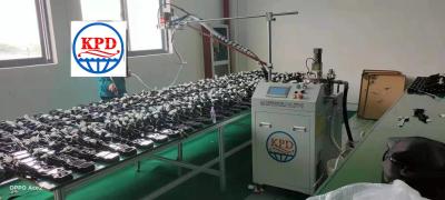 China Máquina de mistura de cola de dois componentes semiautomática de alta precisão para distribuição de poliuretano AB à venda