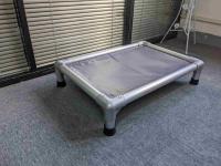 China Customized 3mm Thickness Washable Cooling Elevated Pet Bed with Solid Steel Frame for sale