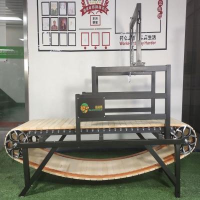 Cina Macchina da passeggio per cani in legno con colore personalizzato e materiale durevole in vendita