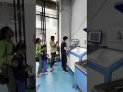 Famílias do Sri Lanka aprendem a cooperar