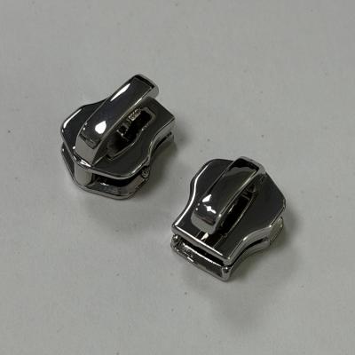 China Non Lock Pin Lock Metal Zipper Slider #5 Bright Nickel Rugged Appearance Sturdy Structure for sale