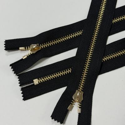 China Durable #5 Metal Zipper Light Gold Smooth Tooth Surface Y Shaped Clothing Zipper for sale