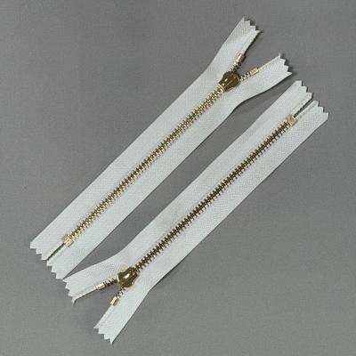 China Y Shaped Shiny Gold Closed End Metal Zip #5 Resistant To Water Washing Dry Cleaning for sale