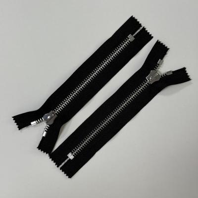 China Smooth Pulling Action #8 Euro Teeth Metal Zipper Fully Polished Tooth Surfaces for sale