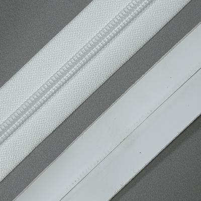 China Anti Destruction #5 Waterproof Zip Up Low Temperature Water Repellent Zipper for sale