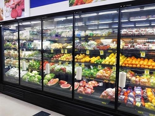 la température de congélateur-milieu de supermarché pour la boisson, F&V, laiterie, produit.