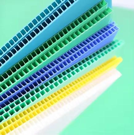 Quality PP Fluted Hollow Grid Sheets Plastic Honeycomb Board for sale