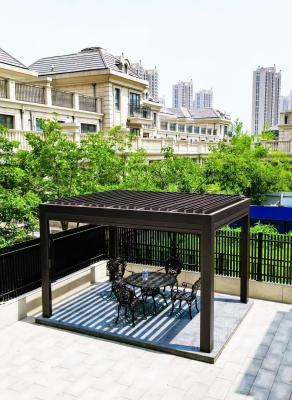 Cina Pergola in alluminio a luccio Pergola in metallo con tetto retrattile Pergola a luccio in vendita