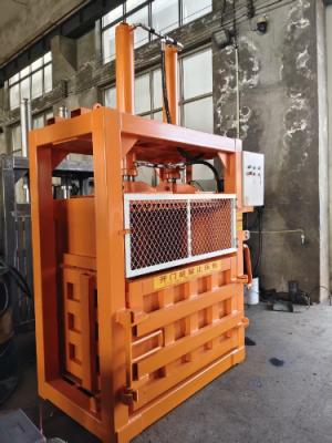 China Small Recycling Baler Machine Compact Spaces 500-2000 Kg/Hour for sale