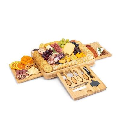 Cina Logo personalizzato Acceptabile Tabella di formaggio di bambù con coltello nascosto Set 39x33x5cm in vendita