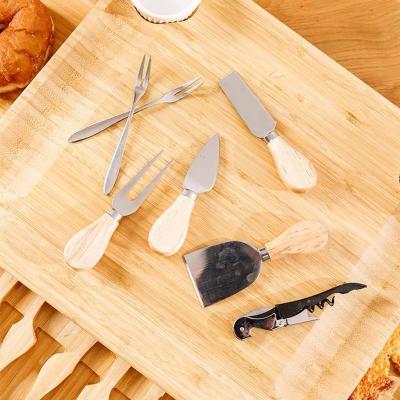 Cina Logo personalizzato Acceptabile Tabella di formaggio di bambù con coltello nascosto Set 39x33x5cm in vendita