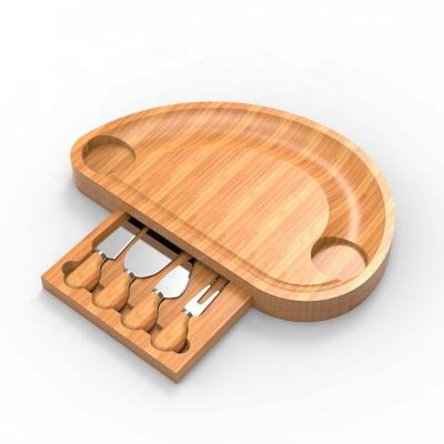 Cina Tavola da taglio di formaggio e set di coltelli per disegni personalizzati a forma di conchiglia semicerchio in vendita