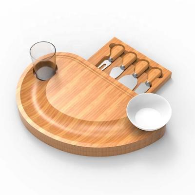 Cina Tavola da taglio di formaggio e set di coltelli per disegni personalizzati a forma di conchiglia semicerchio in vendita