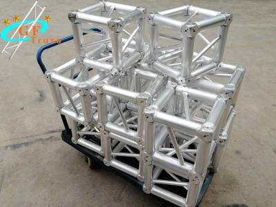 Cina Multi curva di alluminio della capriata di modo del connettore 6 della capriata di /Box dell'angolo della capriata della spina angolo del blocchetto della scatola da 90 gradi in vendita