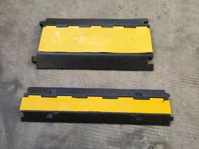Cina posizione di gomma del dosso stradale del pavimento di 1M Driveway Cable Protector in vendita