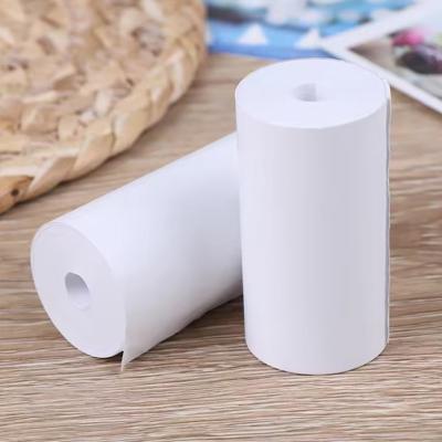 China 100% puur houtpulp thermisch papierrolletje 57 mm x 40 mm voor glad en milieuvriendelijk drukwerk Te koop