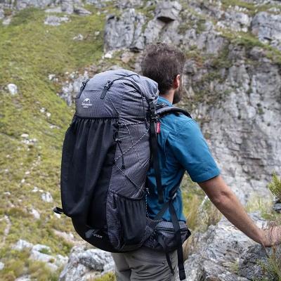 China Trouxa de caminhada impermeável preta do ODM trouxa de um alpinismo de 65 litros exterior à venda