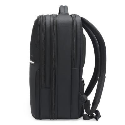 Cina Smart Waterproof Large Capacity 21L Business Travel Backpack With Dry And Wet Isolation Layer in vendita