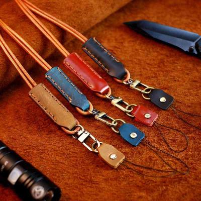 China OEM Universal Phone Lanyard Strap Adjustable Leather Neck Phone Strap With Patch Metal à venda