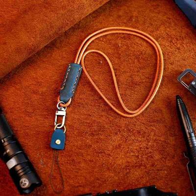 China OEM Universal Phone Lanyard Strap Adjustable Leather Neck Phone Strap With Patch Metal à venda