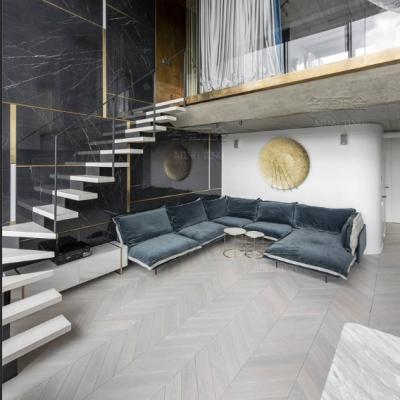 Cina Scala di legno galleggiante per abitazioni interne Design elegante con battistrada di rovere rosso / bianco in vendita