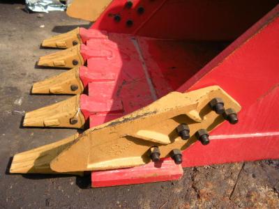 China 0.8cbm 5 tooth Construction Equipment Parts Hitachi EX200-1  used excavator bucket for sale