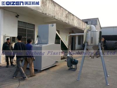 Cina macchina di plastica del frantoio del fono assorbente 40HP con il silo ed il ventilatore 460r/min in vendita