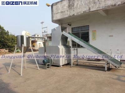 Cina macchina di plastica del frantoio del fono assorbente 40HP con il silo ed il ventilatore 460r/min in vendita