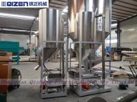 China Linear Plastic Vibrating Screen Machine Set With Removable Hopper for sale