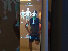 Фитнес AI 43 дюймов соединяет портативный Signage цифров двигая волшебное зеркало для домашней тренировки