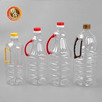 China bottiglia di plastica dell'olio da tavola dell'ANIMALE DOMESTICO di 1280ml 1600ml 1800ml per aceto con il coperchio for sale