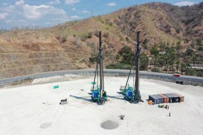 China High Exciting Force Electric Vibroflot Matching Crawler Piling Frame Deep Compaction Works for sale
