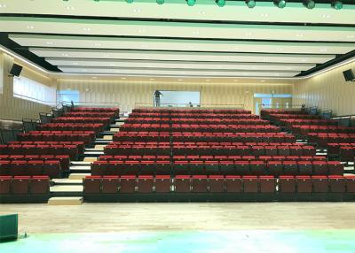 Cina Disposizione dei posti a sedere ritrattabile telescopica del Bleacher di colore rosso con il bracciolo di legno in vendita