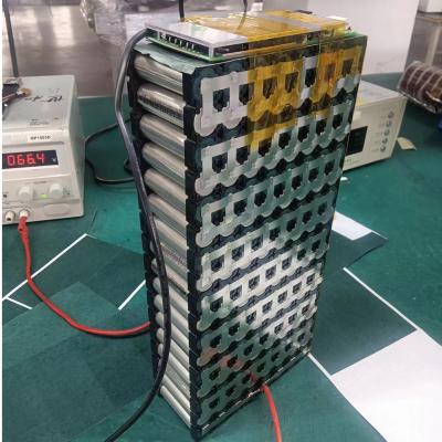 Cina 60V 20Ah Batteria agli ioni di litio per scooter elettrici motociclette E biciclette 18650 NCM batterie ricaricabili in vendita
