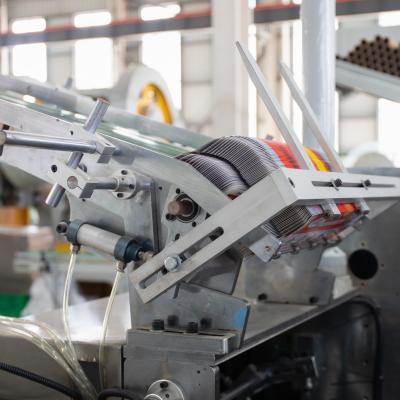 China Elektrisch aangedreven automatische kartonmachine voor aluminiumfolie kartonnen verpakkingen Te koop