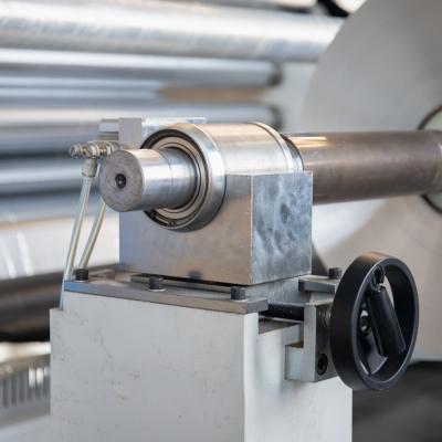 China Computergestuurde snelheid Aluminiumfolie snijmachine Elektrisch aangedreven en nauwkeurig Te koop